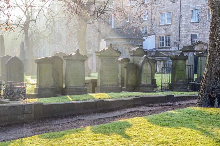 A Relaxing Slow Travel Weekend in Edinburgh • traveltowellbeing.com